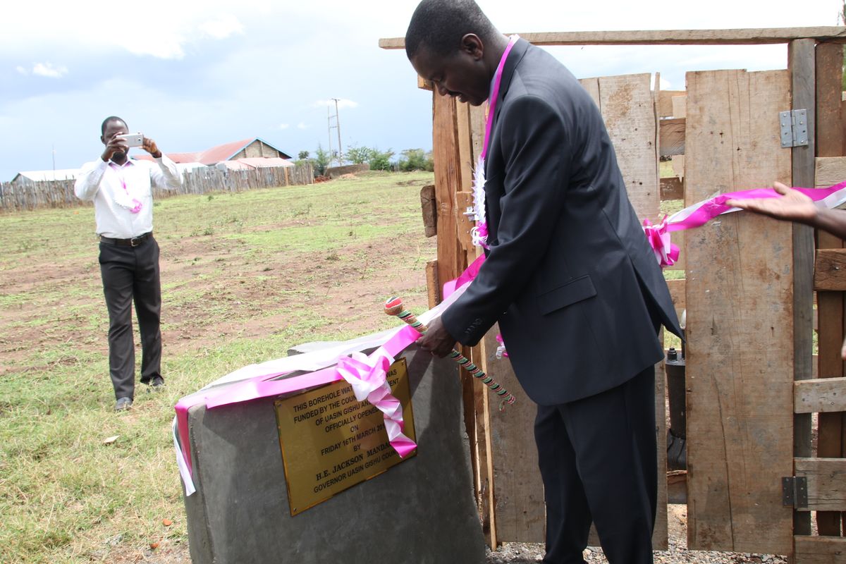 Governor Mandago commisions water project in Moiben