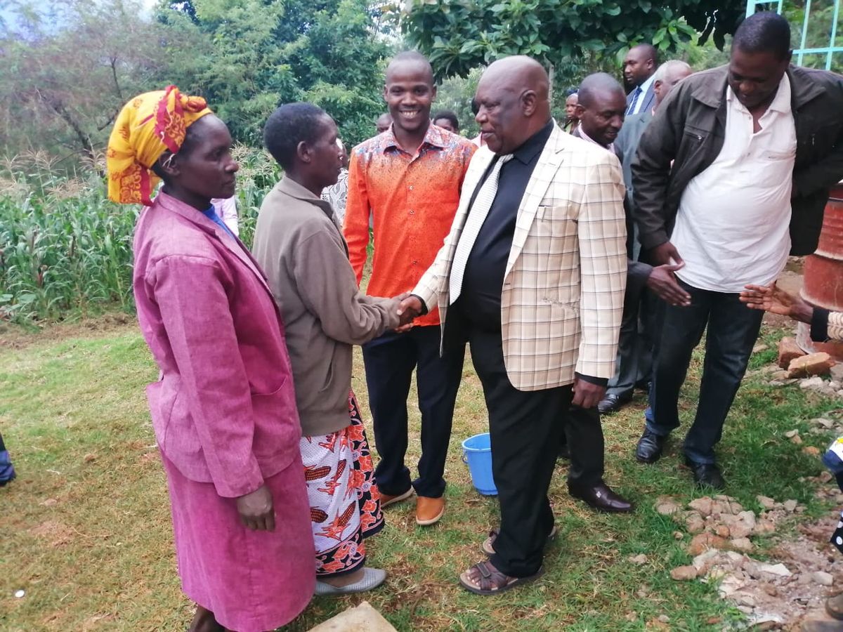 Who dresses this governor?