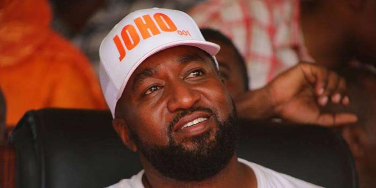 Joho receives rare praise from critic