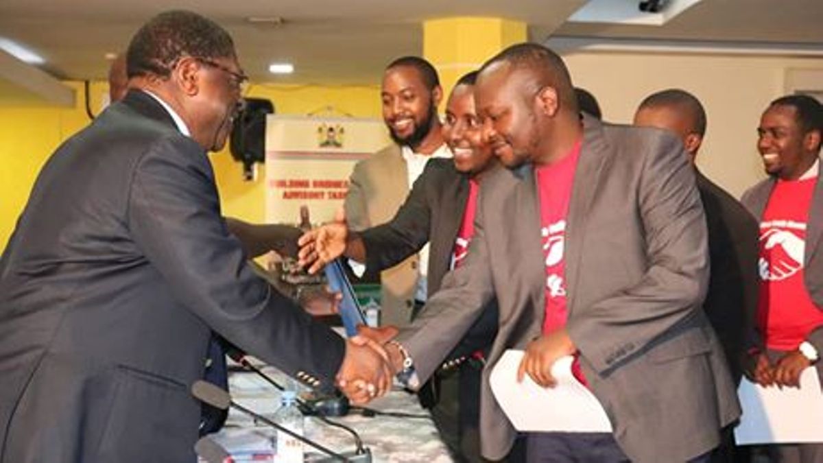 Embrace Youth Movemen wants public execution for corrupt politicians