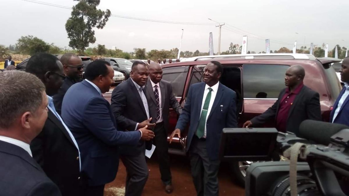 Governor Waititu receives Raila in Tatu City