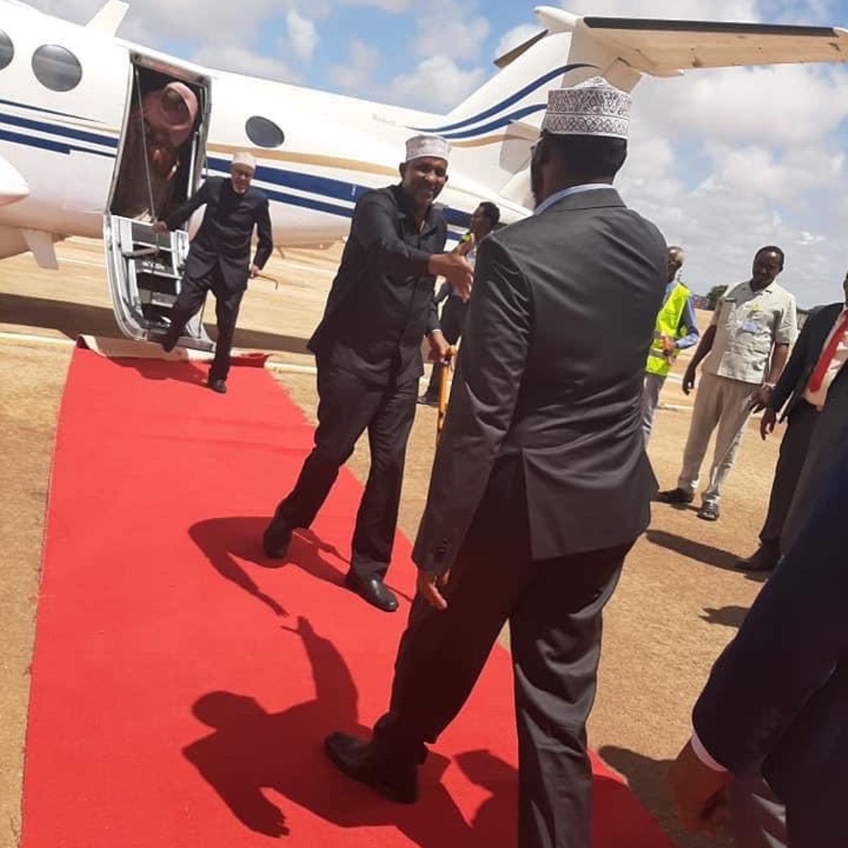 Duale attends Sheikh Madobe's inauguration, breaks protocol