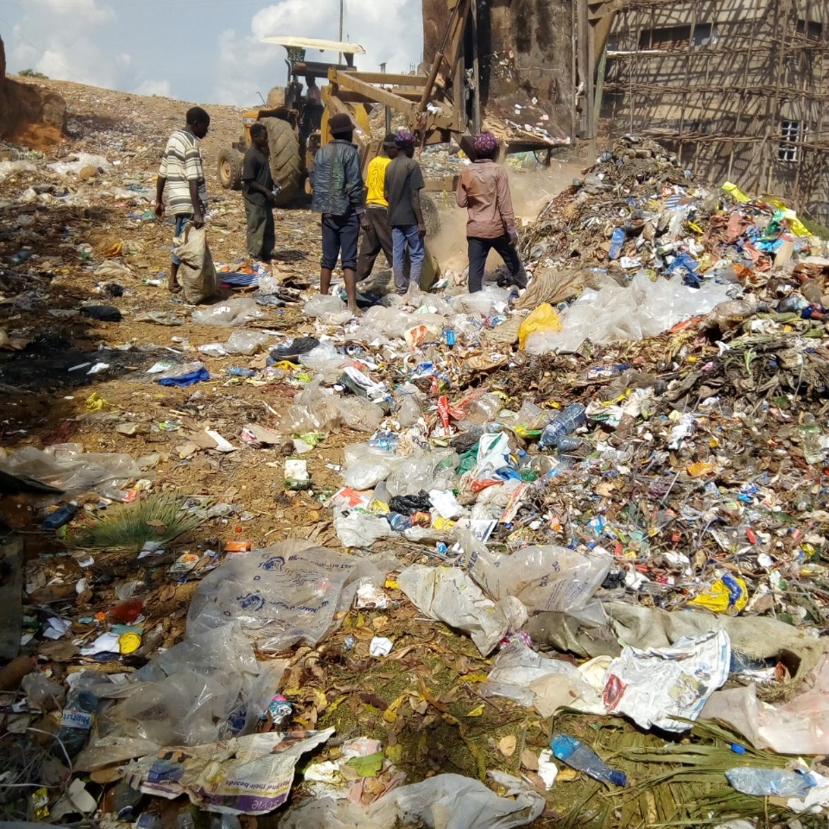 Residents complain of smelly environment