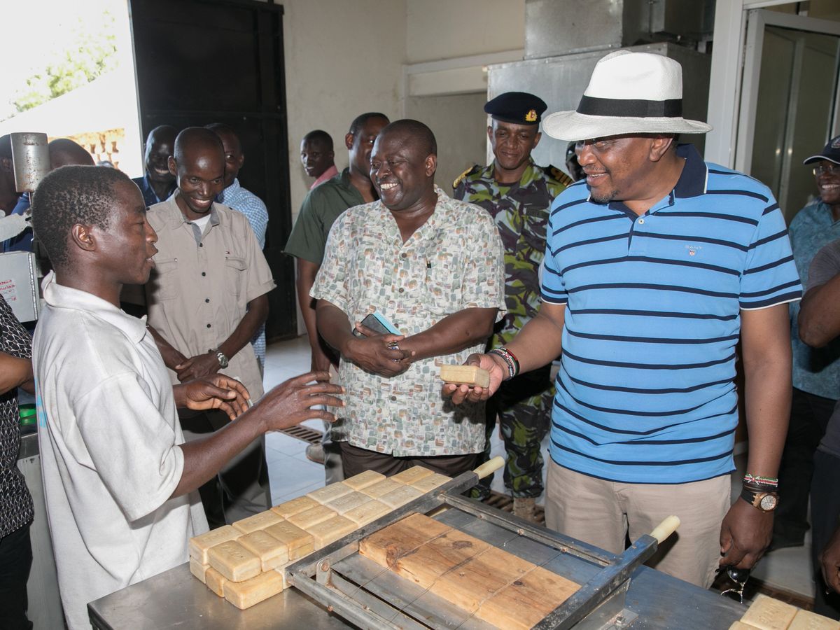 KDF's General Mwathethe accompanies Uhuru in rare tour