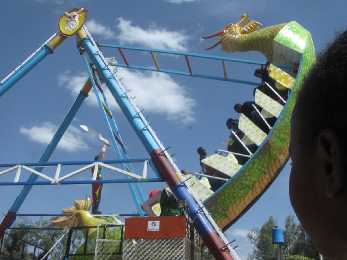 3 reasons why theme parks are ideal for first dates