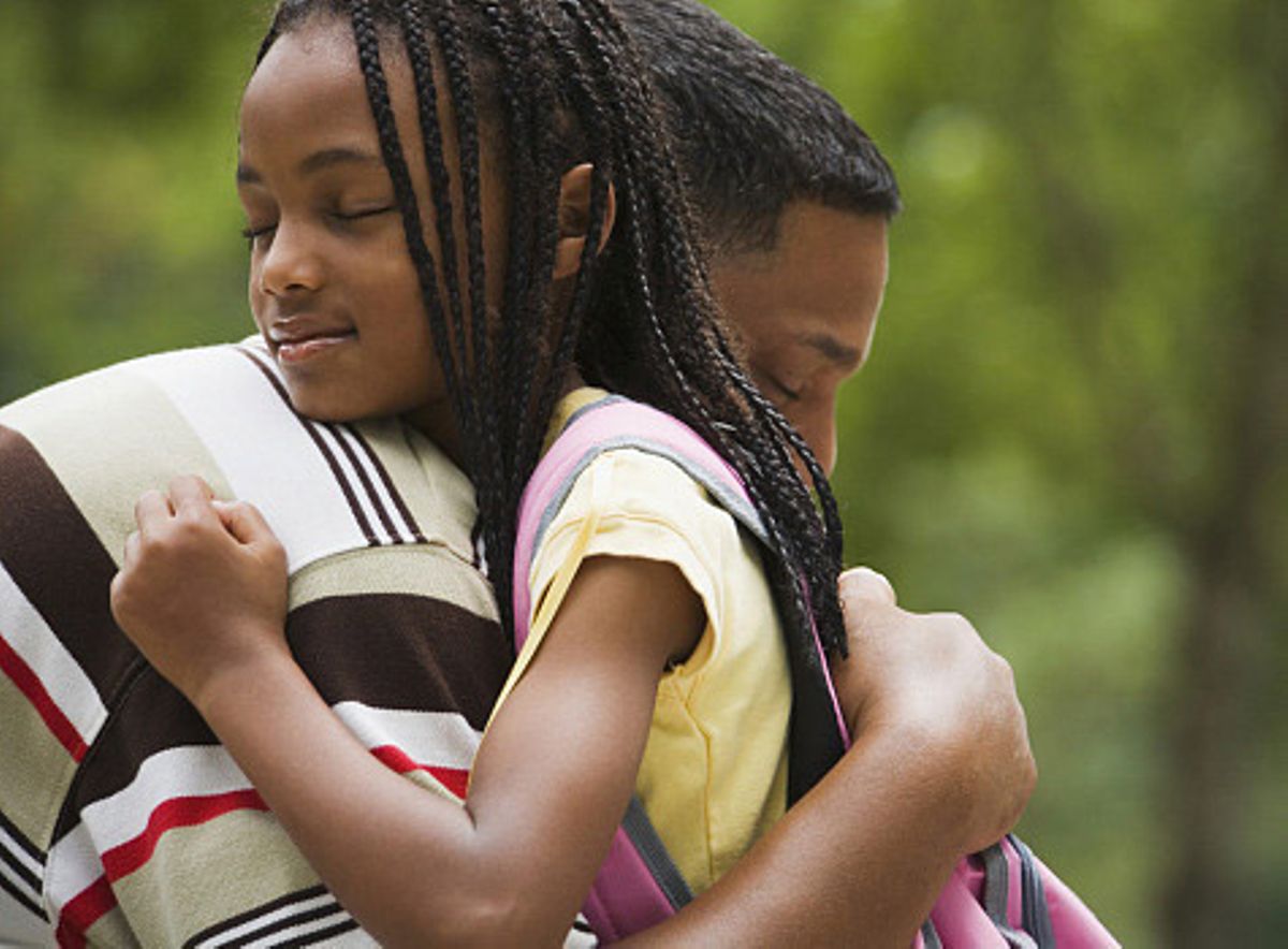 5 reaons you should hug your child daily