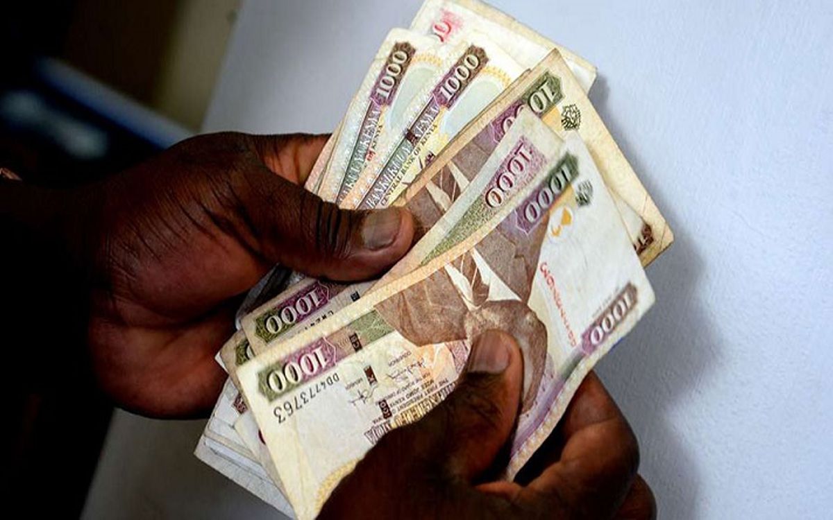 Why you should not give money to your boyfriend