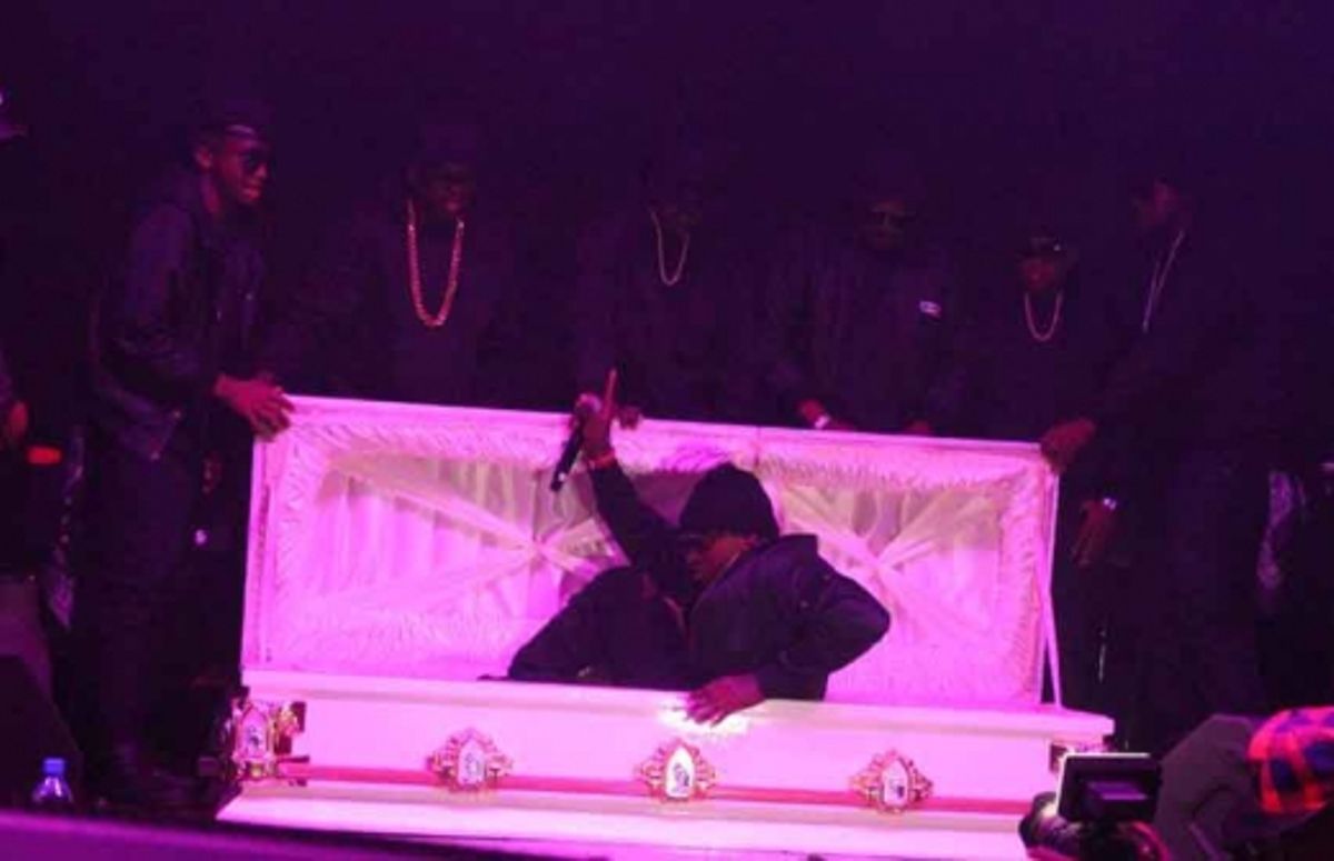 Khaligraph Jones shocks fans with stage entry